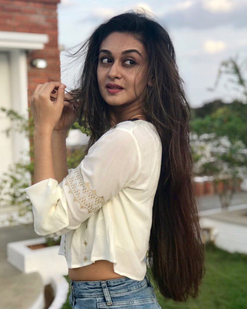 Hero Arjun daughter Aishwarya photos (2) – Lovely Telugu